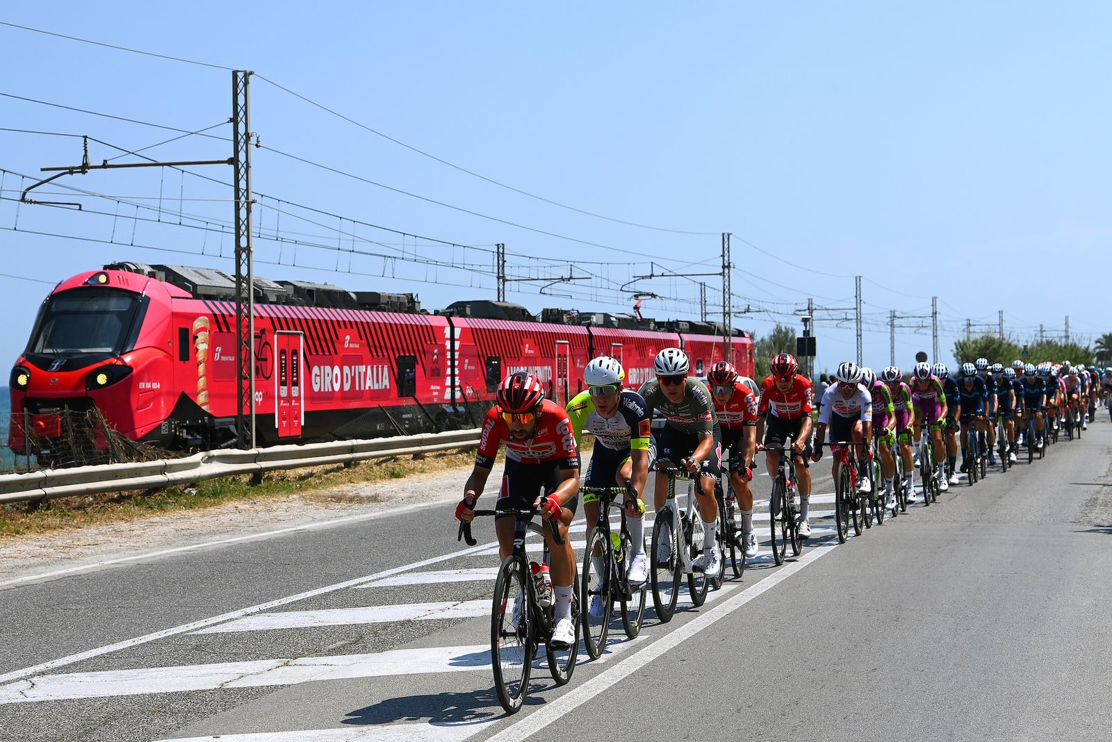 The Giro's fastest ever leadout train goes by the name of 'Endless Love ...