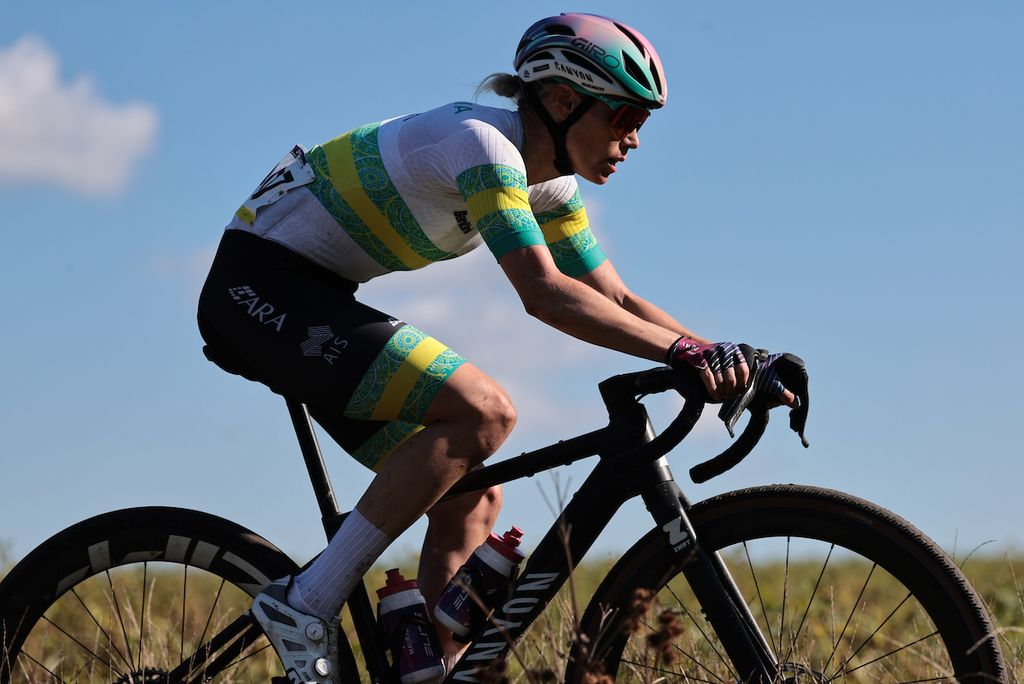 A flat, a chase and an impossible task – Tiffany Cromwell's 2024 UCI ...