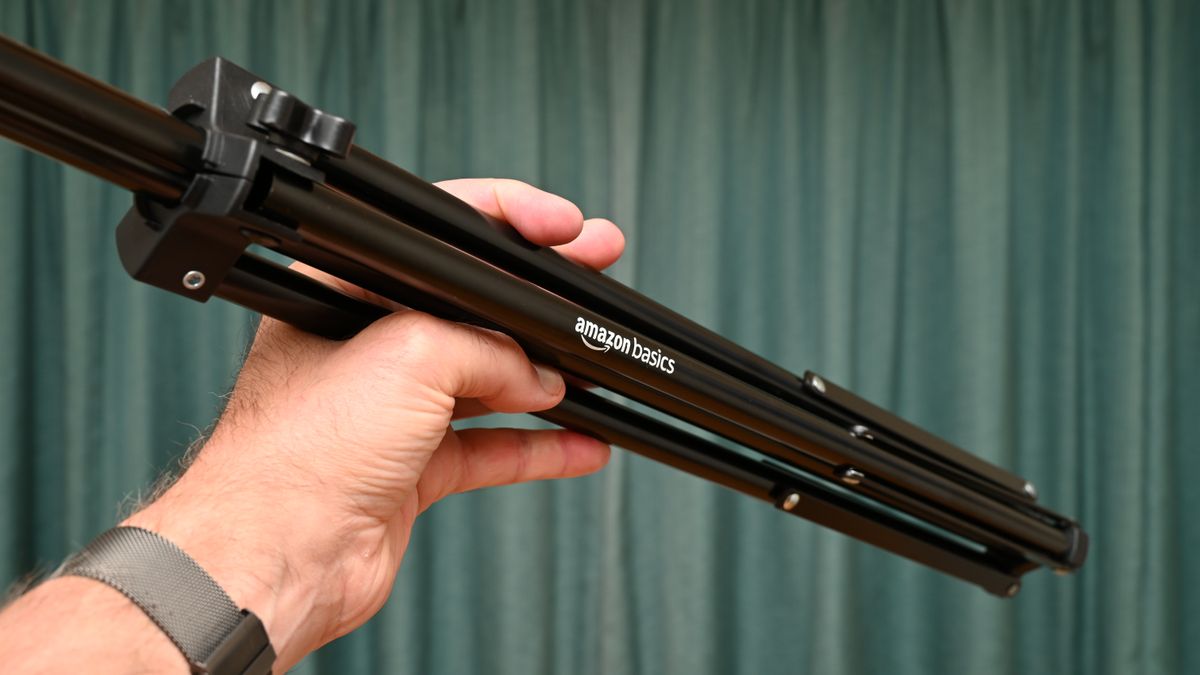 Amazon Basics Aluminum Light Stand twin pack review: so cheap it’s like ...