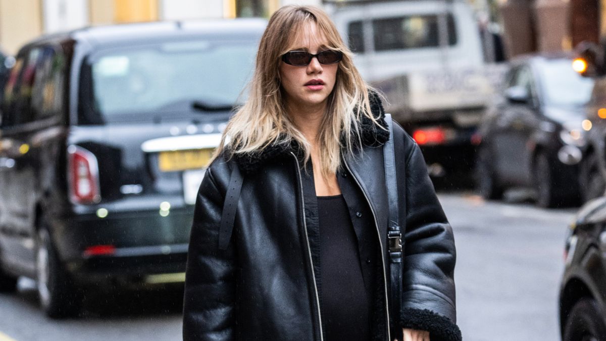 Suki Waterhouse's Chunky Sneakers Kick Off Her Maternity Style | Marie ...