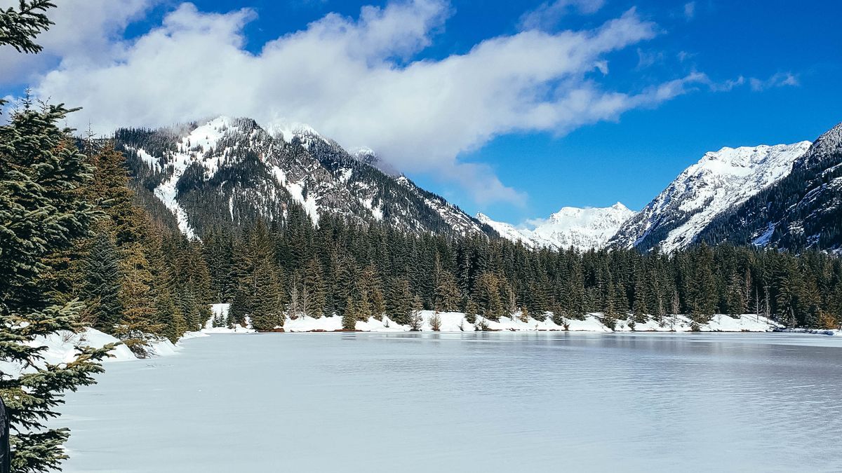 Best winter hikes in Washington: frozen cascades, snowy peaks and ...