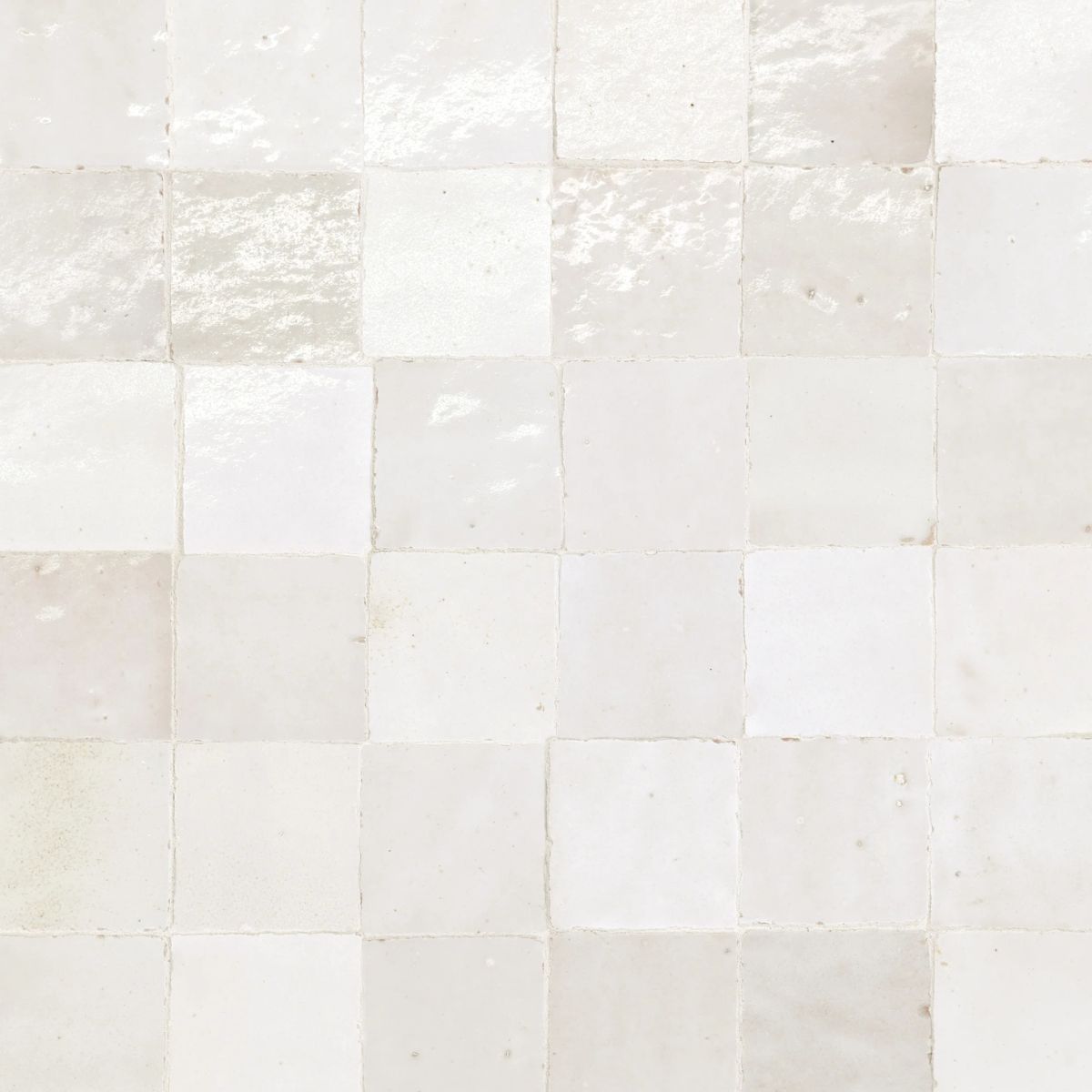 Tiled Range Hoods Are the Trend for Expensive-Looking Kitchens | Livingetc