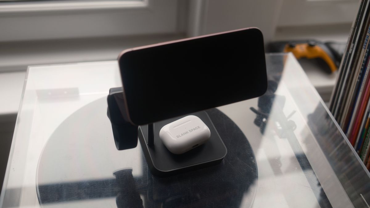 The Zens Office Charger Pro 3 is a well-made MagSafe charging stand ...