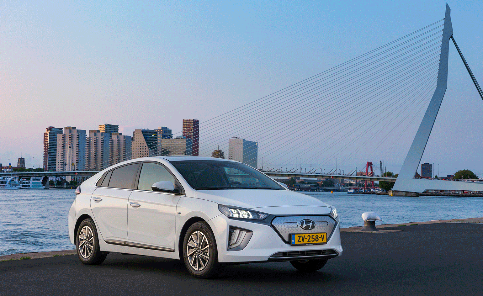 Hyundai IONIQ Electric and Kona Hybrid review and test drive | Wallpaper