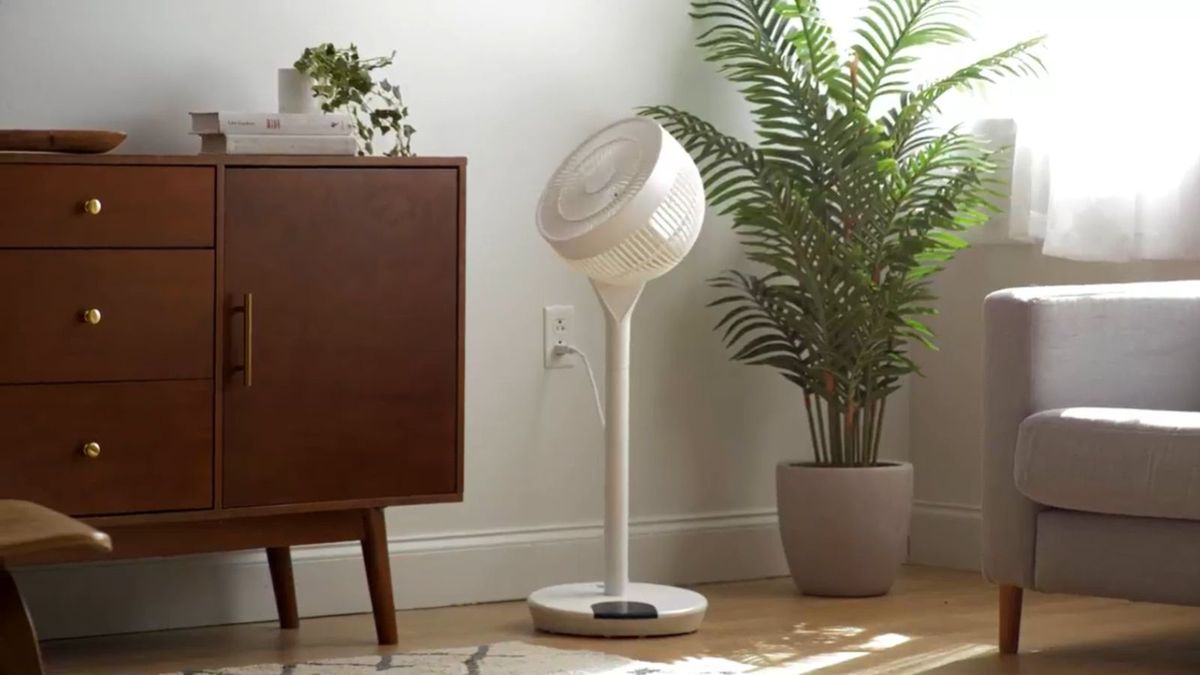 IRIS USA WOOZOO Pedestal Standing Fan: two fans in one | Homes and Gardens