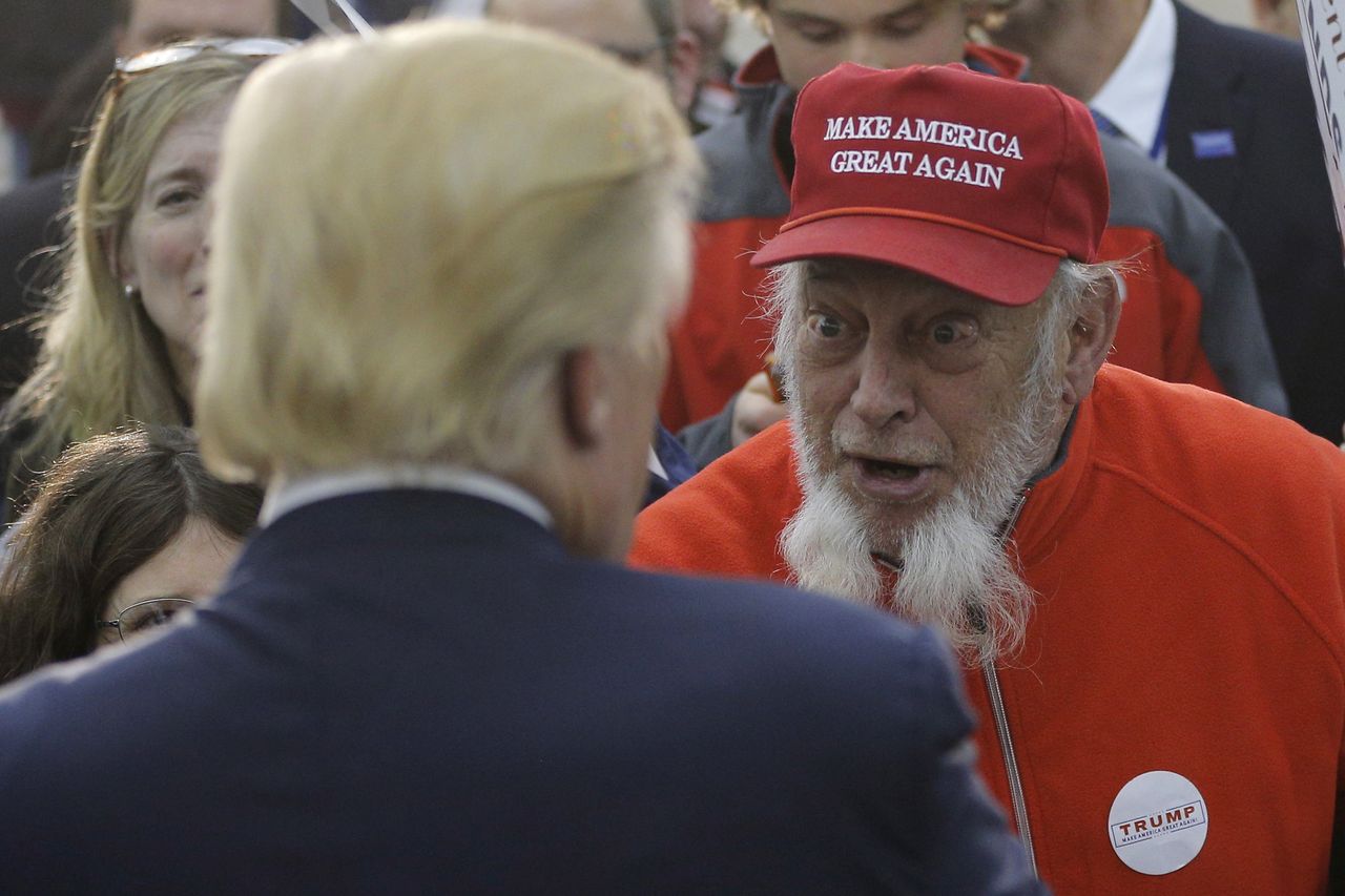 I can't stop looking at people looking at Donald Trump | The Week