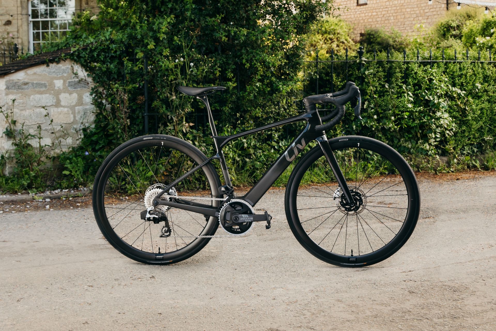 Giant's new Defy and Avail e-bikes pioneer a rear-hub motor and ...