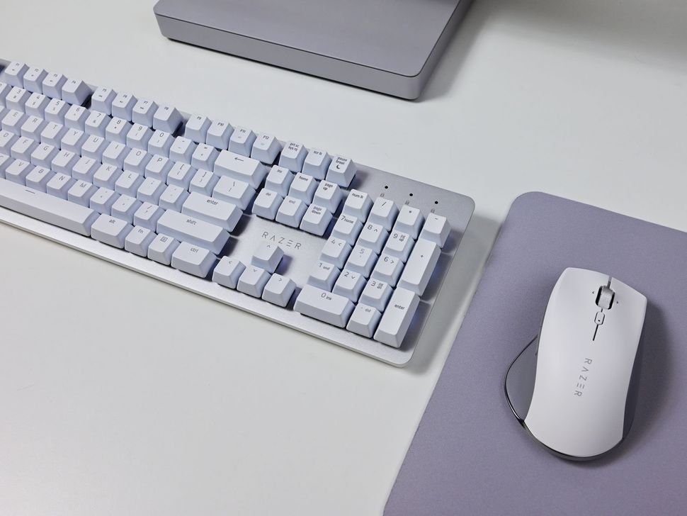 Razer and Humanscale 'Pro' ergo keyboard and mouse review: A dream for ...