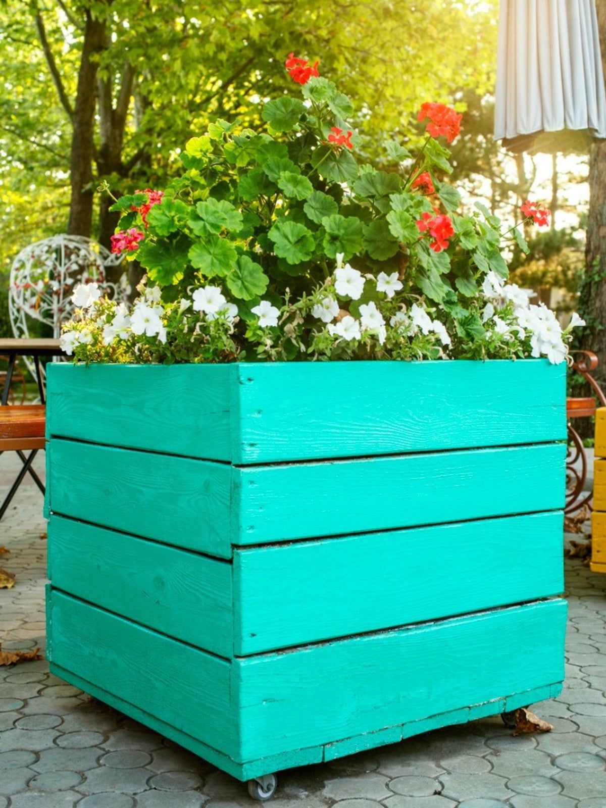 DIY Portable Raised Beds - How To Make A Raised Bed With Wheels ...