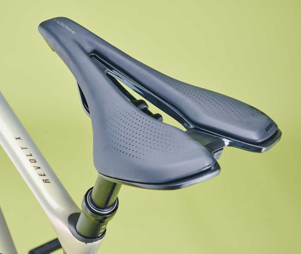 The finest bike for fast, technical gravel? We test the Giant Revolt X ...