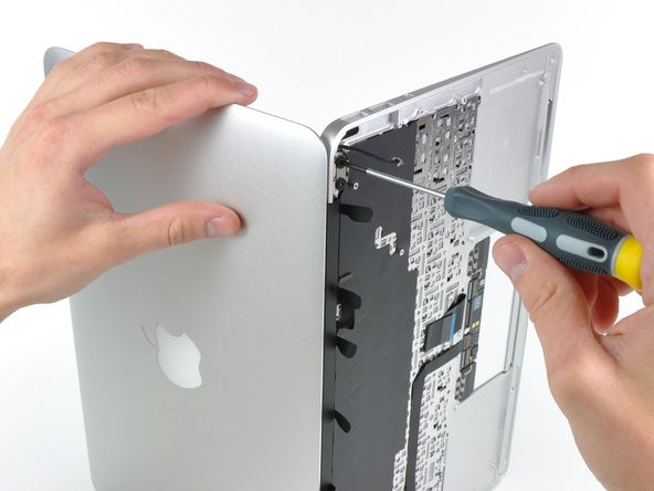 Apple Doesn't Want You Opening the MacBook Air | Tom's Hardware