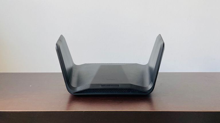Netgear Nighthawk RAXE300 Review: Sleek Looks, Fast 6 GHz | Tom's Hardware