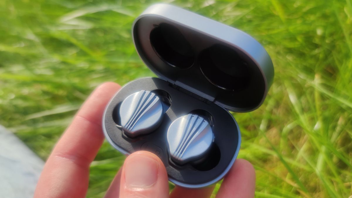 FiiO FW3 review: good low-cost earbuds... that you shouldn't use ...