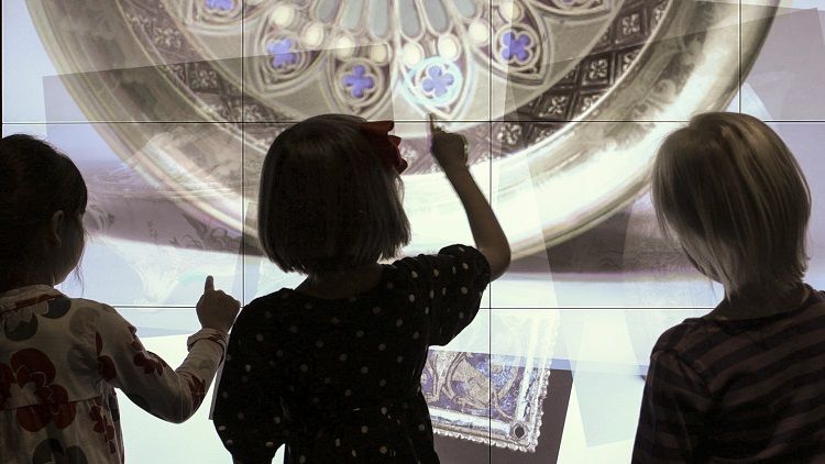 The Tech of Art: Digital Signage for Museums, Galleries, & Showrooms ...