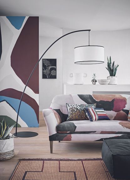 Designers explain how to style the oversized lighting trend | Livingetc