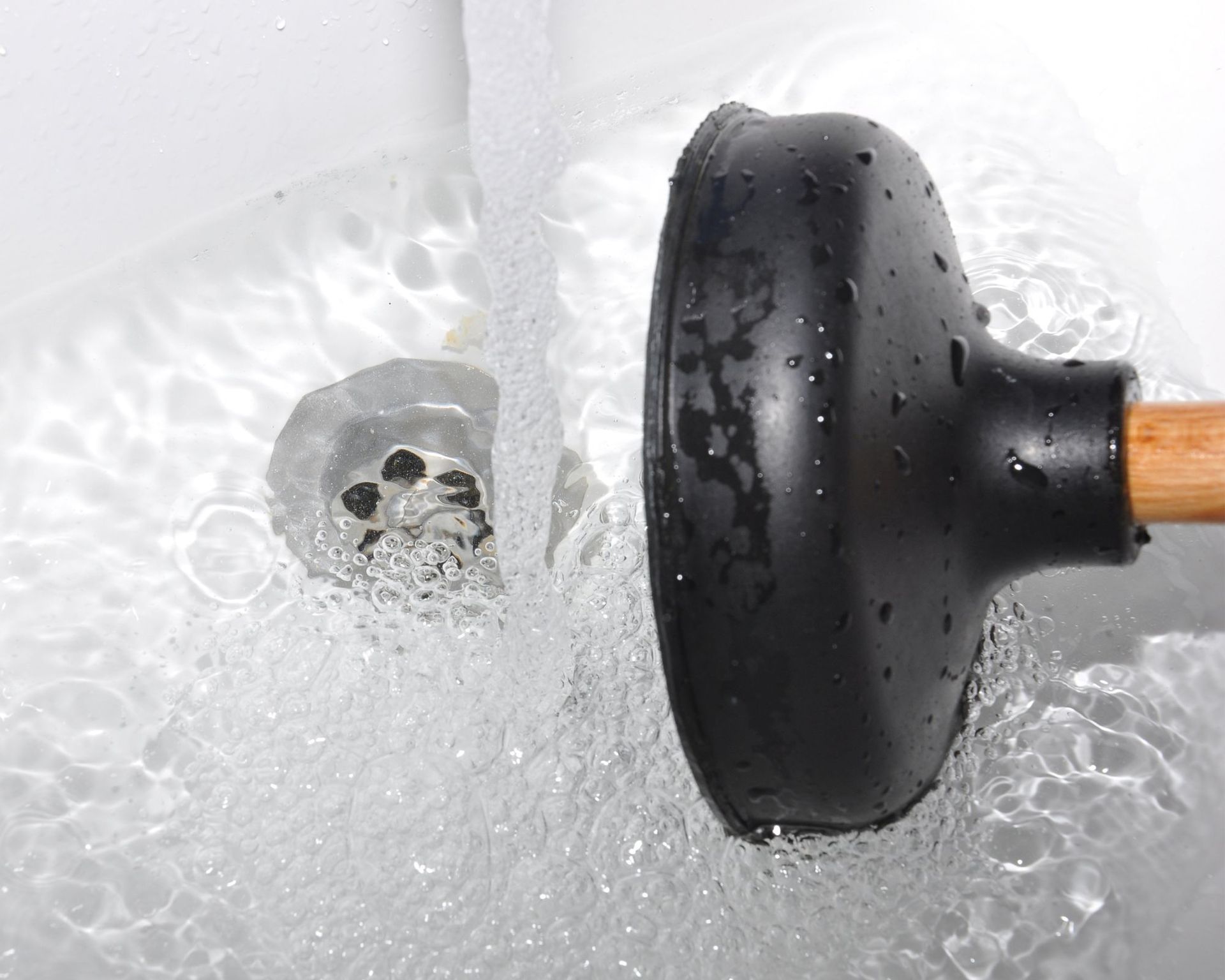5 ways to unclog a bathtub drain quickly | Homes and Gardens