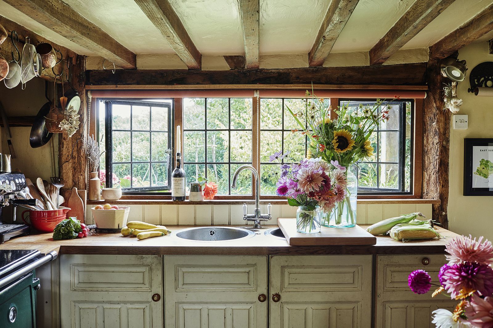 This 16th-century English cottage is beautifully restored | Homes and ...