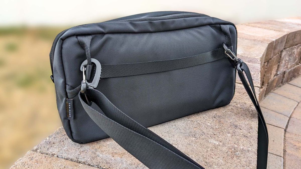 Tomtoc Arccos-G47 Travel Bag review: Great for handhelds | Windows Central