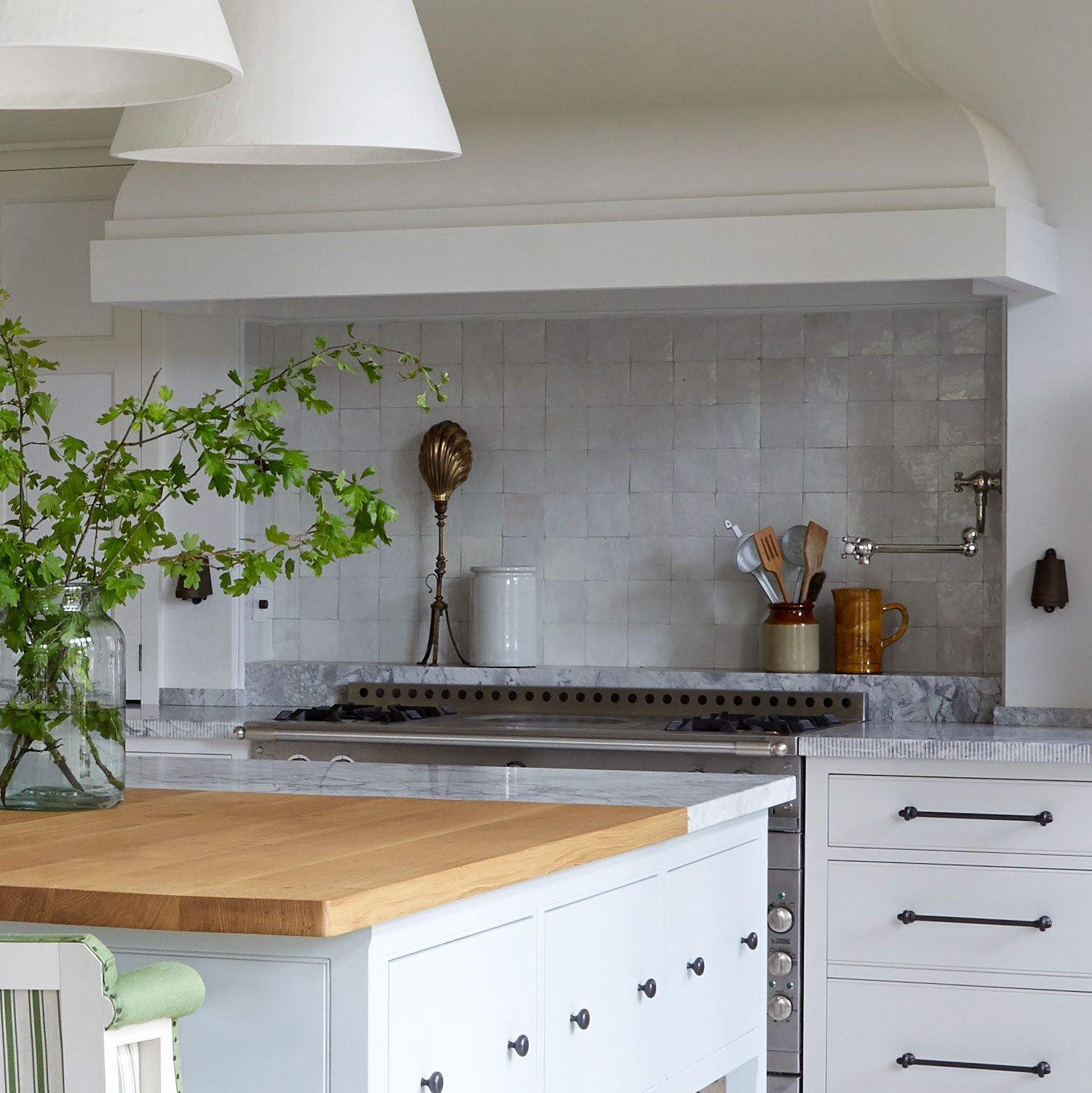 A fresh, bright kitchen created to fit in to a 17th century manor house ...