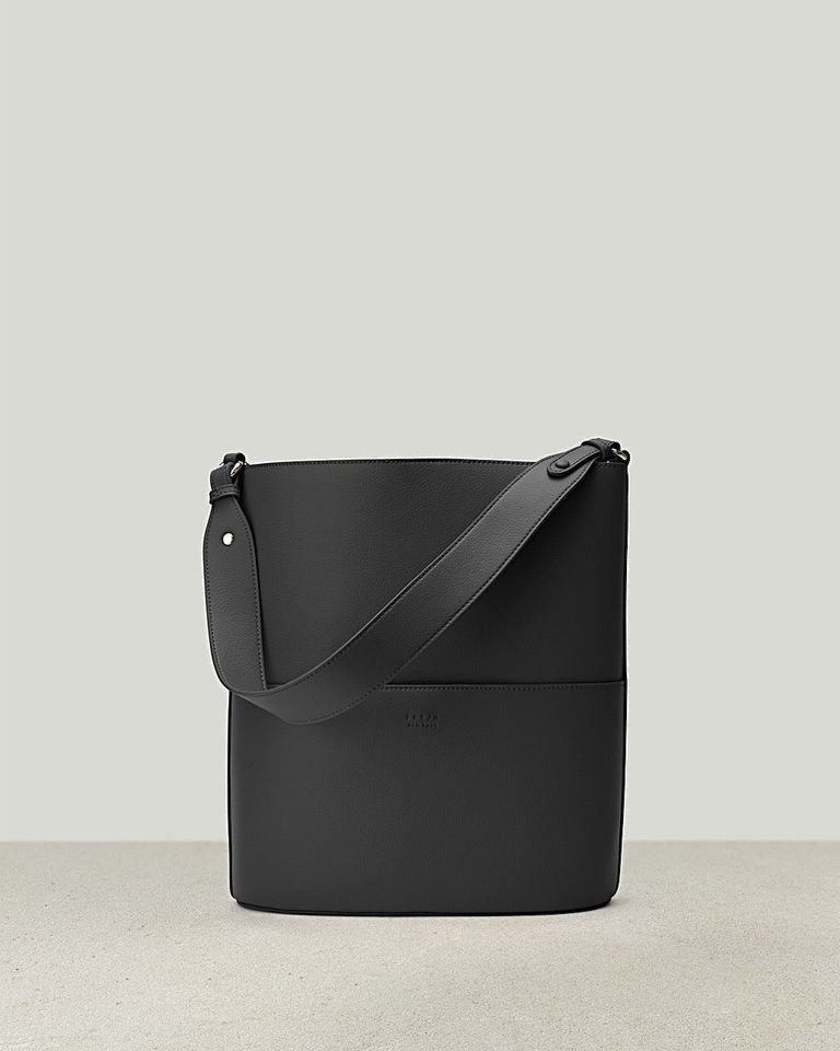 Hailey Bieber Wore the New Affordable It Bag | Who What Wear