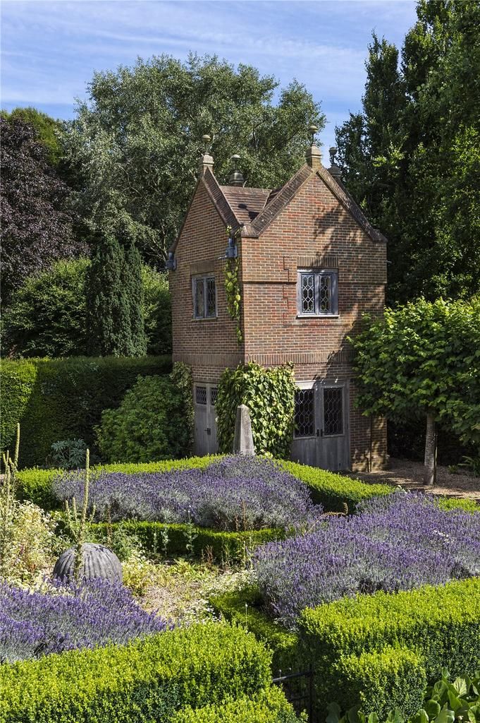 A marvellous manor in the South Downs with 700 years of history ...
