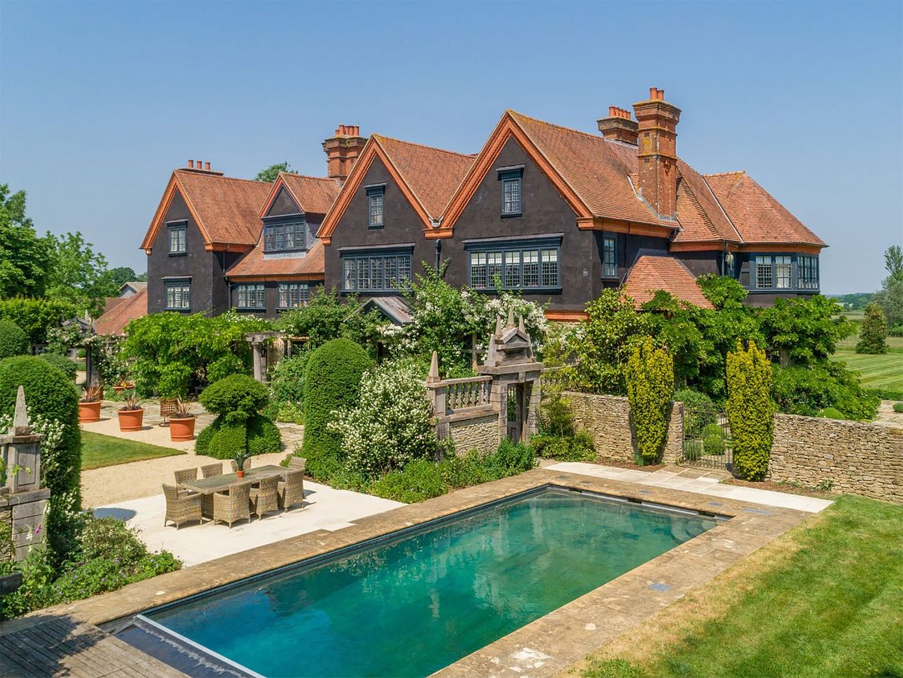 Step inside this beautiful Kent farmhouse | Ideal Home