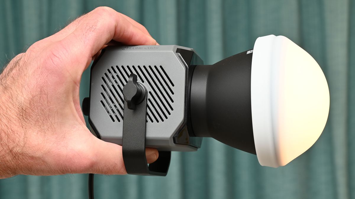 Lume Cube XL review: app-Controlled 60W RGB Mini COB LED Light ...