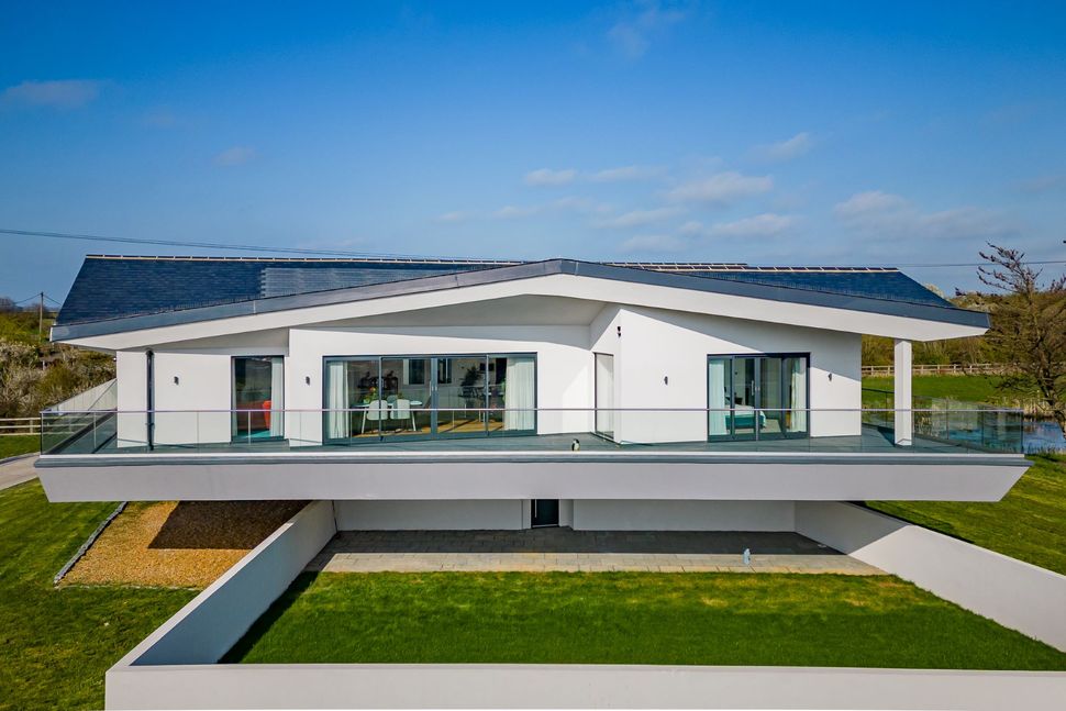 This Grand Designs 'floating' house was built to survive flood waters ...