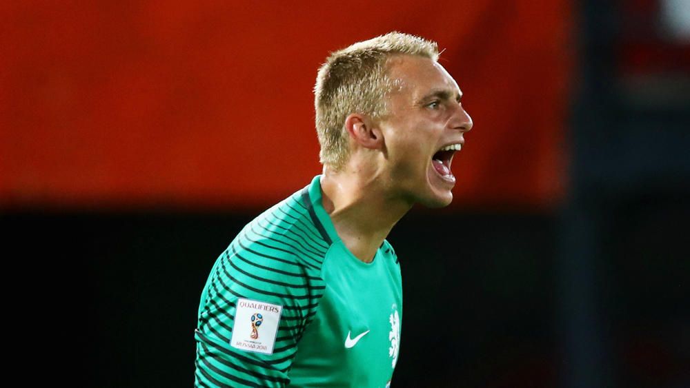 Cillessen happy at Barcelona and denies Crystal Palace links | FourFourTwo