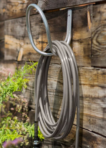 How to Hide a Garden Hose — 5 Tips From Landscape Designers | Livingetc