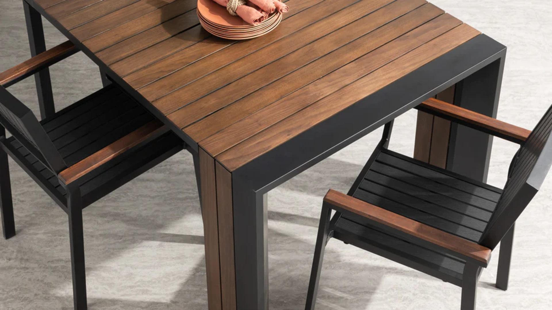 This outdoor dining set transforms to fit all the family | Livingetc