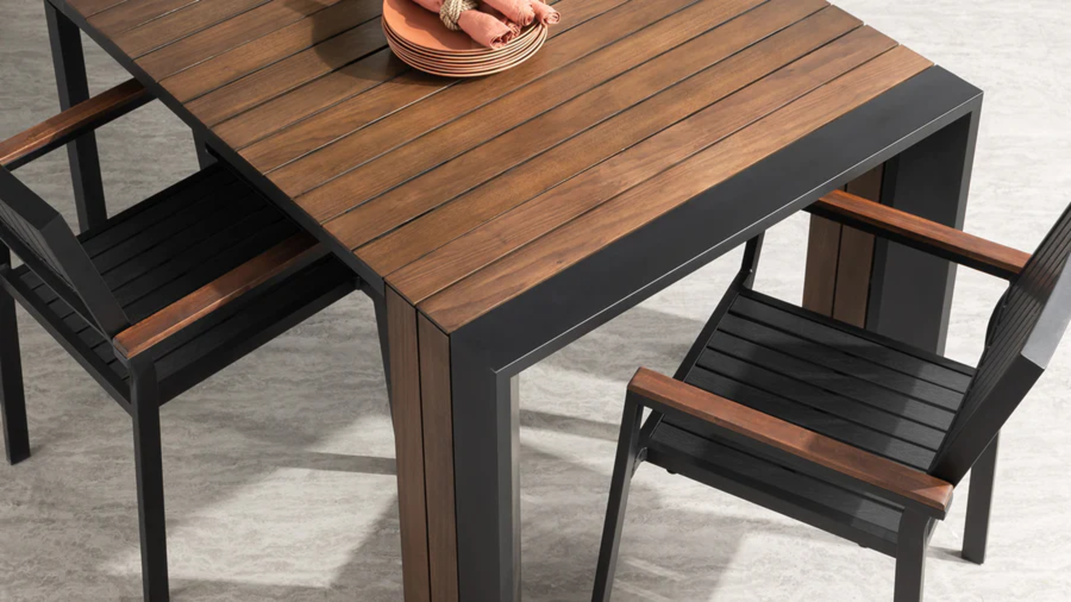 This outdoor dining set transforms to fit all the family | Livingetc