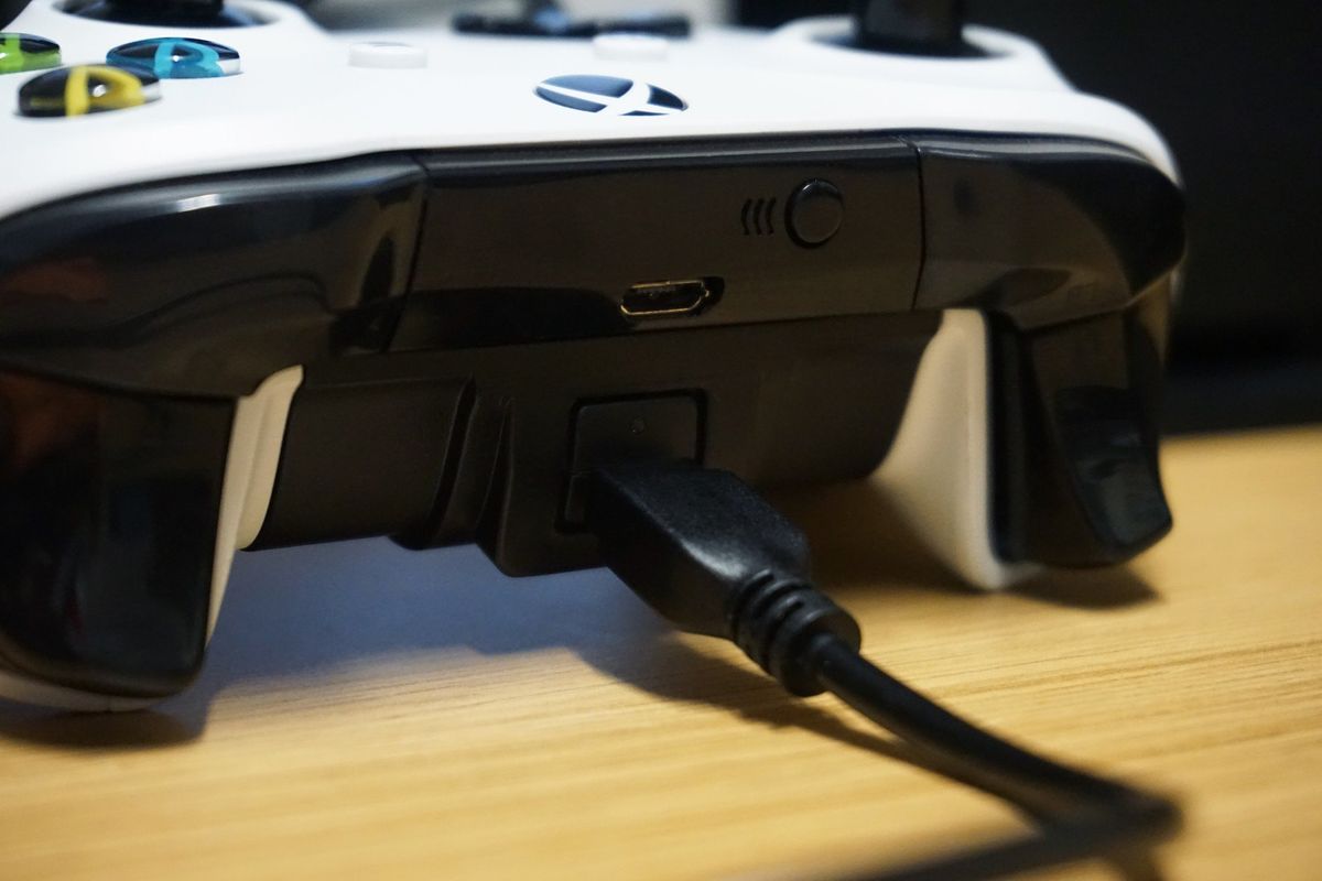 AmazonBasics Xbox One controller accessories charge you up on the cheap ...