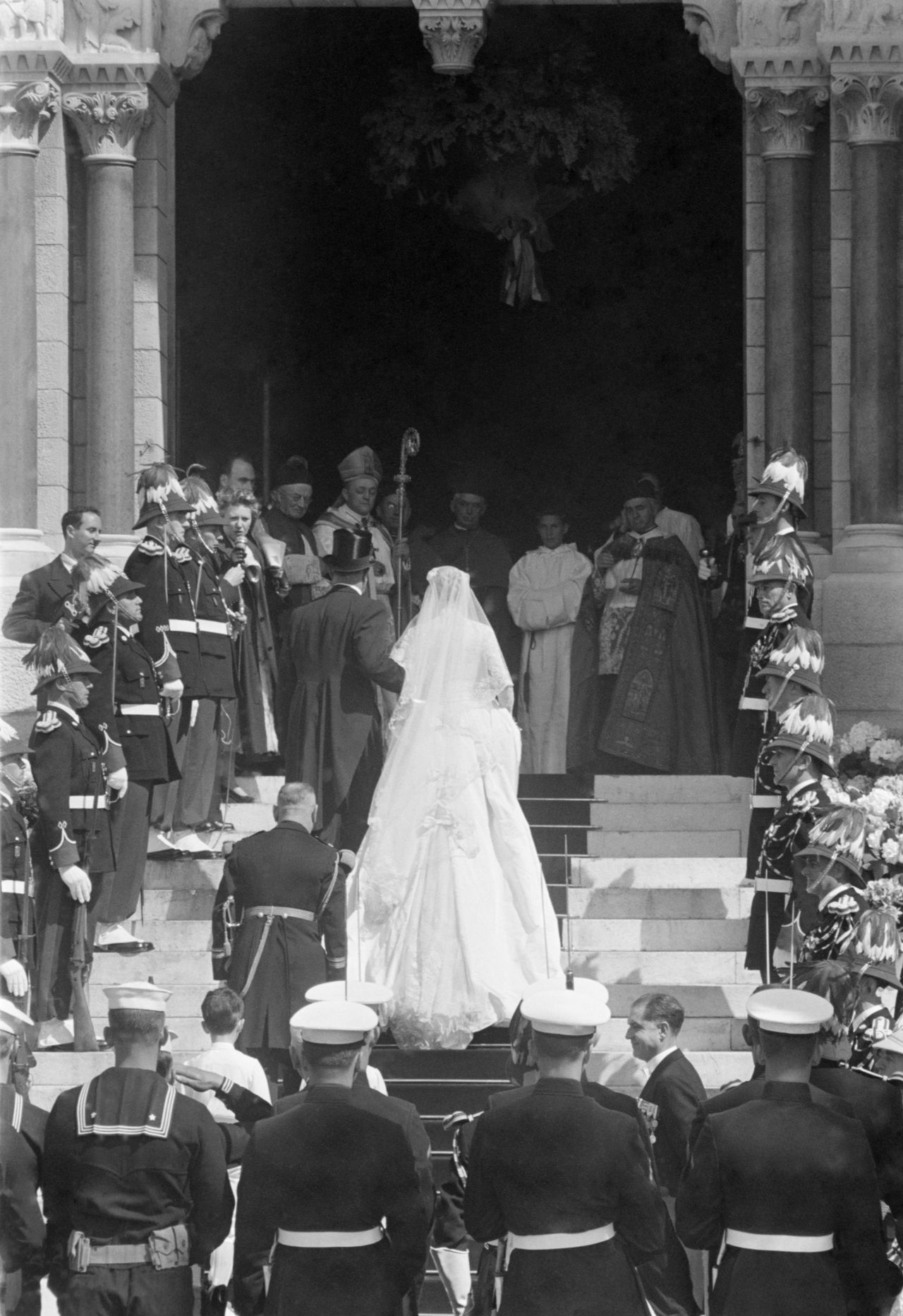 When It Comes to Grace Kelly’s 1956 Wedding Gown, the Magic Is In the ...