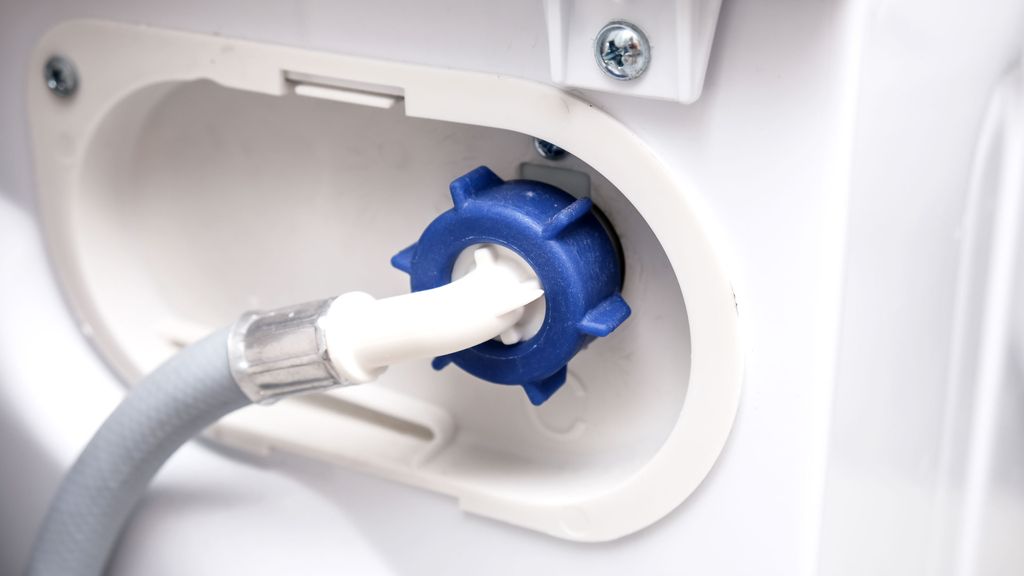 How to disconnect a washing machine: The 3 essential steps | Homebuilding