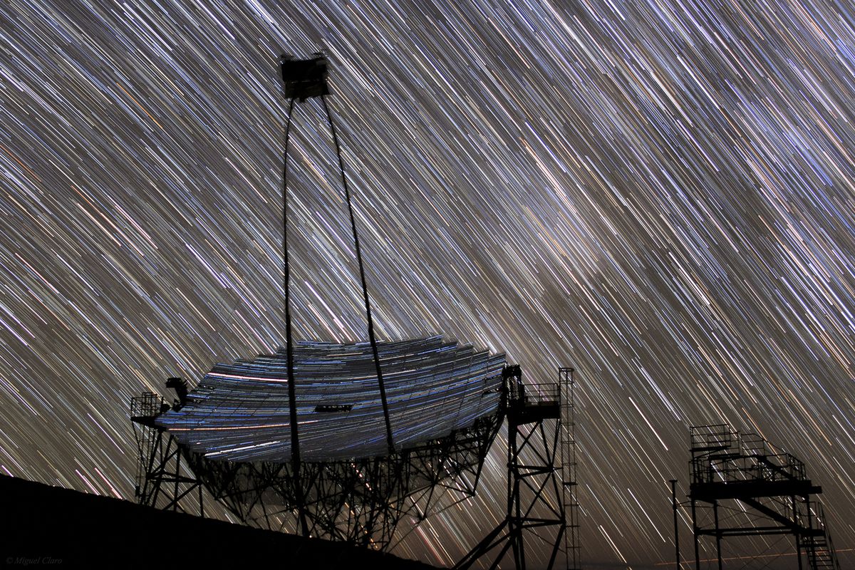 Mirror to the Sky: Star Trails Reflect Off 'MAGIC' Telescope (Photo ...