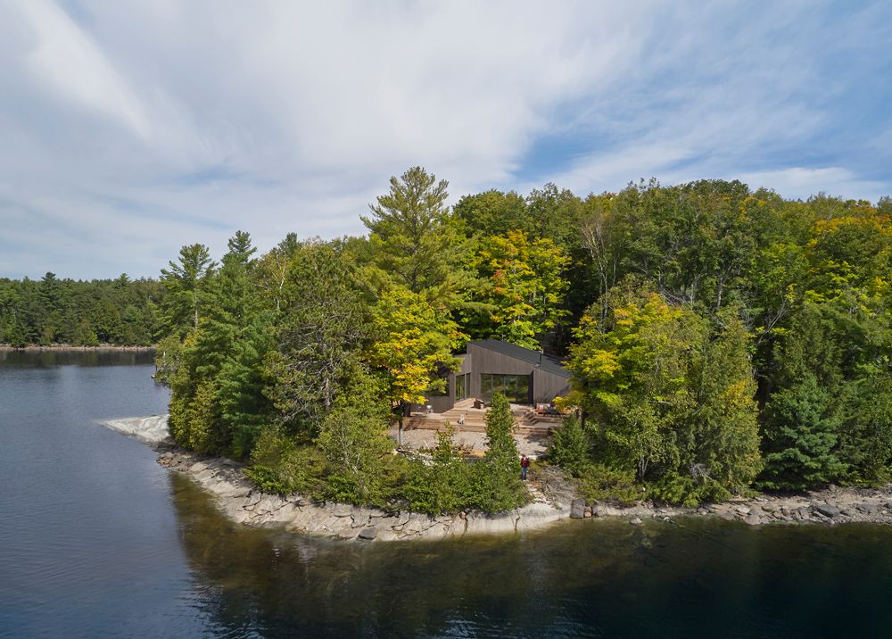 A lakeside cottage retreat for a multigenerational client | Wallpaper