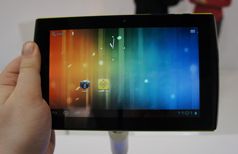 Wexler Tab 7i Hands-On: Bright Screen, Bold Design in Fashion Colors ...