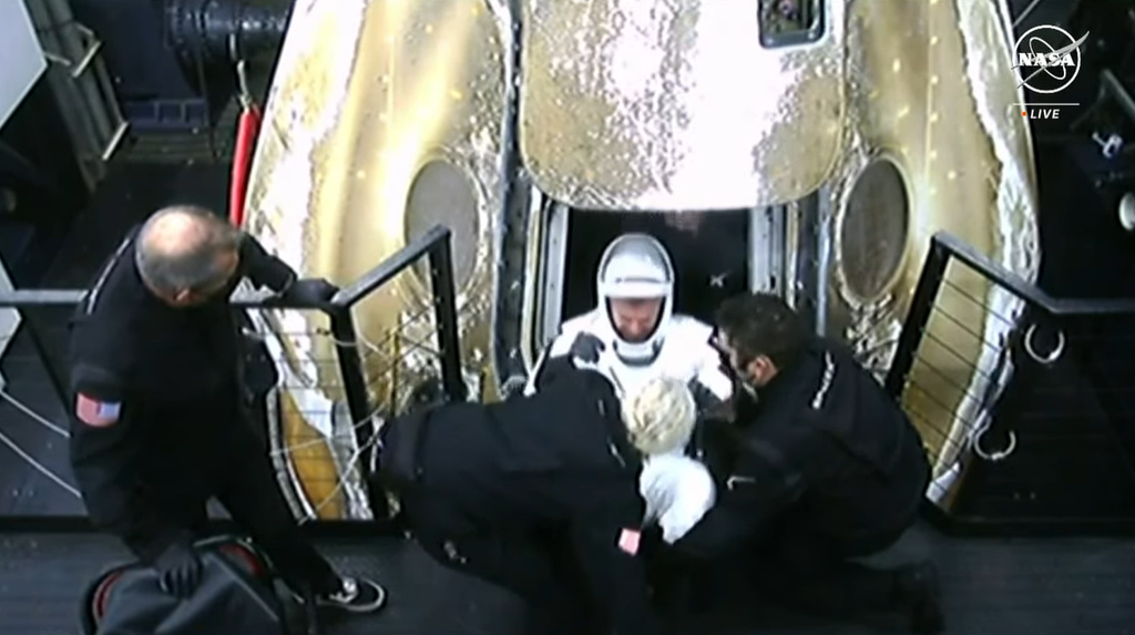 SpaceX's Crew-7 capsule returns 4 astronauts to Earth with predawn ...