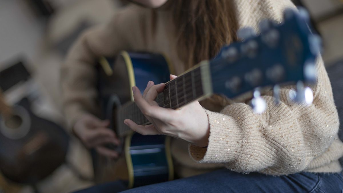 The ultimate beginner guitar lesson: 11 essential steps to get started ...