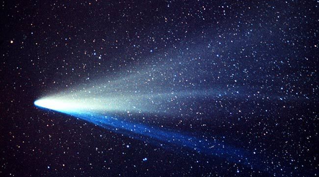 Photos: Spectacular Comet Views from Earth and Space | Space