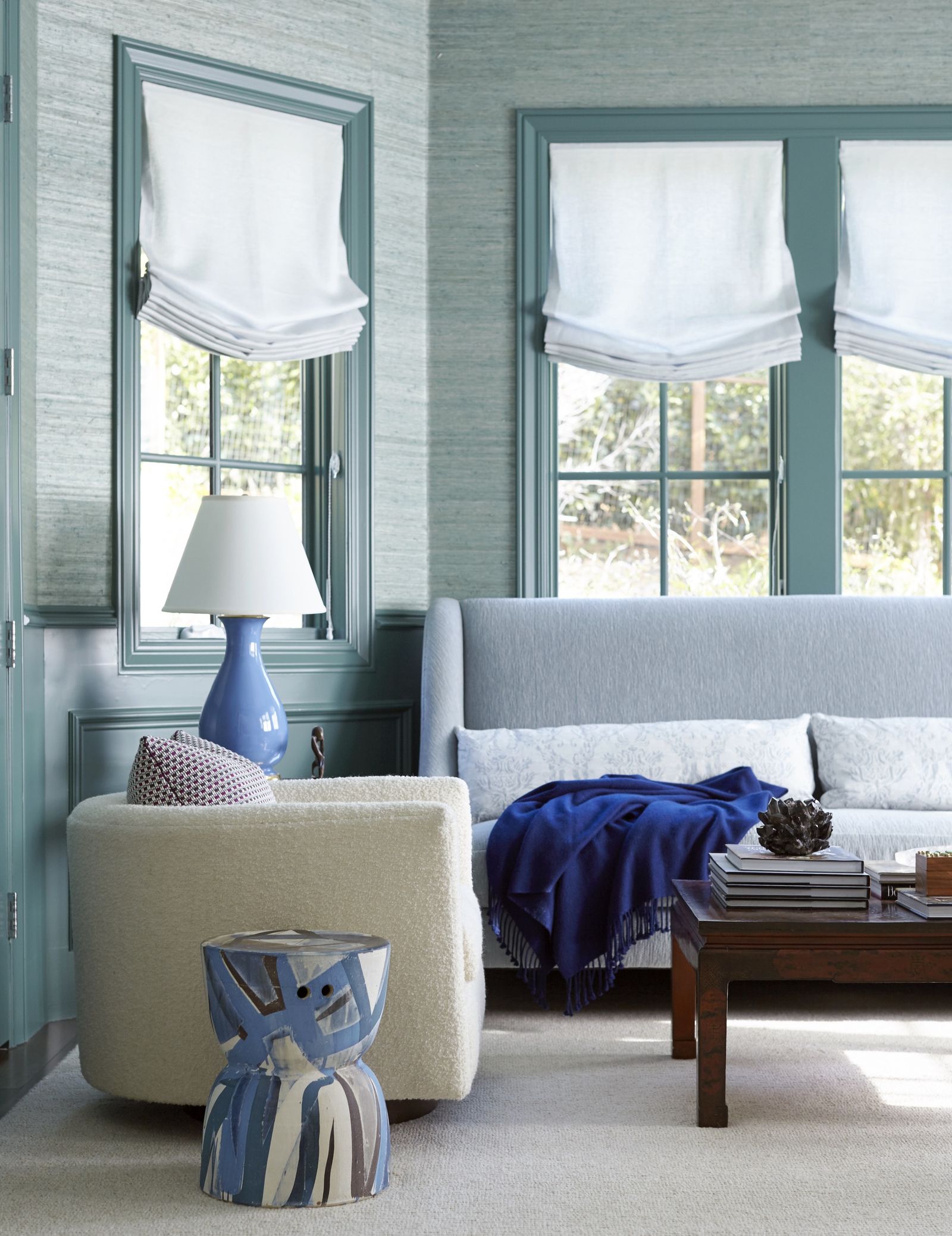 8 ideas for light walls with dark trim we love | Livingetc