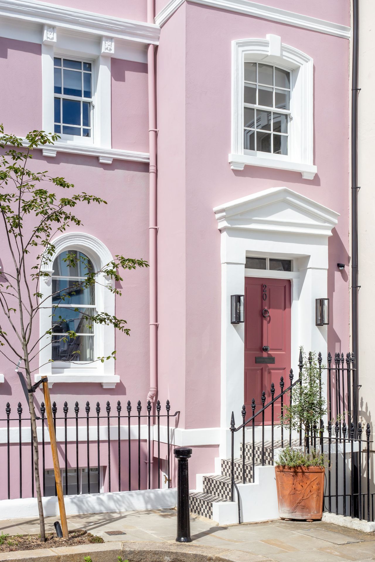 This bright pink London mews house hides an unexpectedly calming ...
