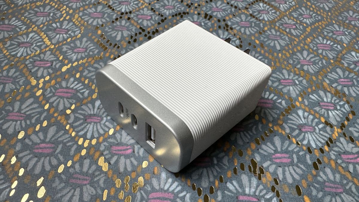 I work and travel constantly—these are the best Apple travel gadgets ...