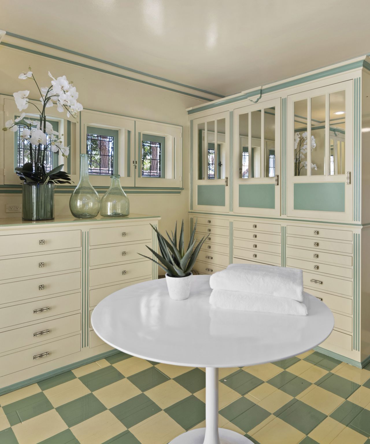 Interior design tips from Bette Davis' home in Laguna Beach | Livingetc