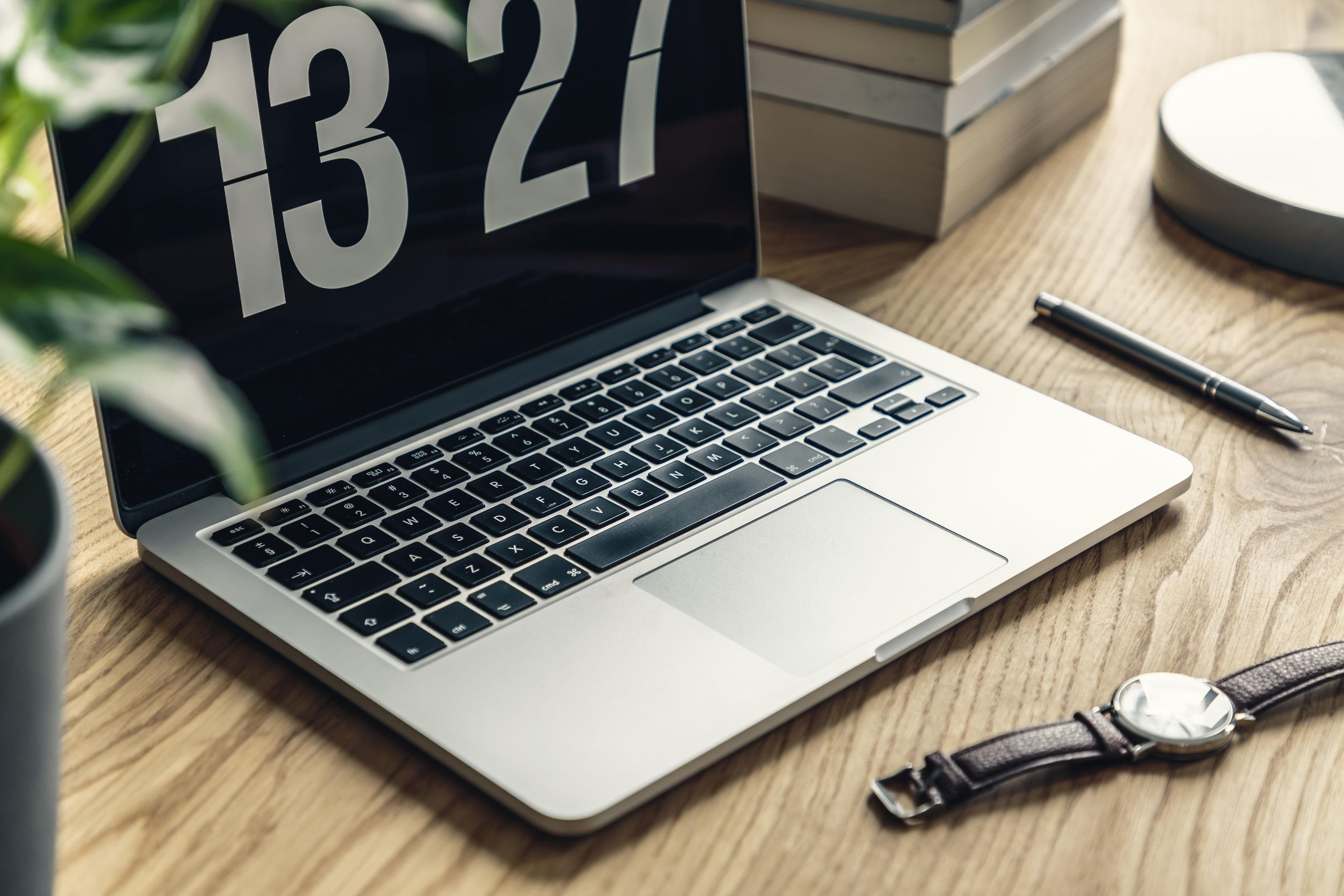 How to clean a laptop keyboard - surprising tips you need | Livingetc