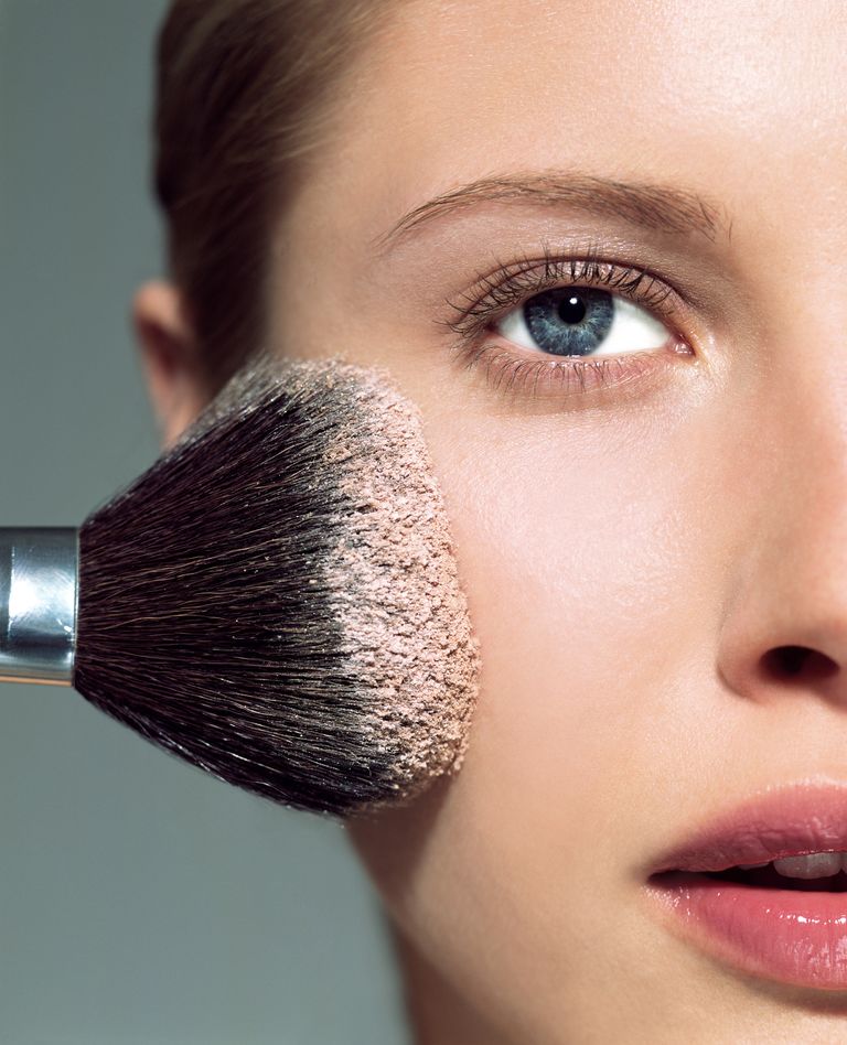 12 genius things you can do with talcum powder | GoodtoKnow