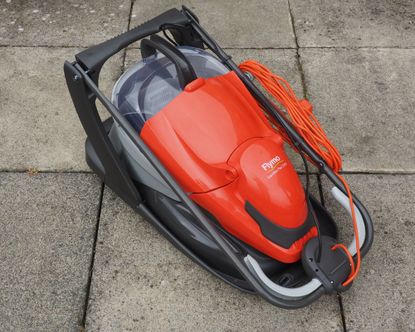 Flymo EasiGlide Plus 330V lawn mower review | Gardeningetc