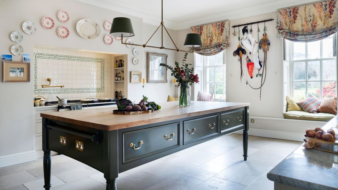 Step inside this British stately kitchen that's steeped in country ...