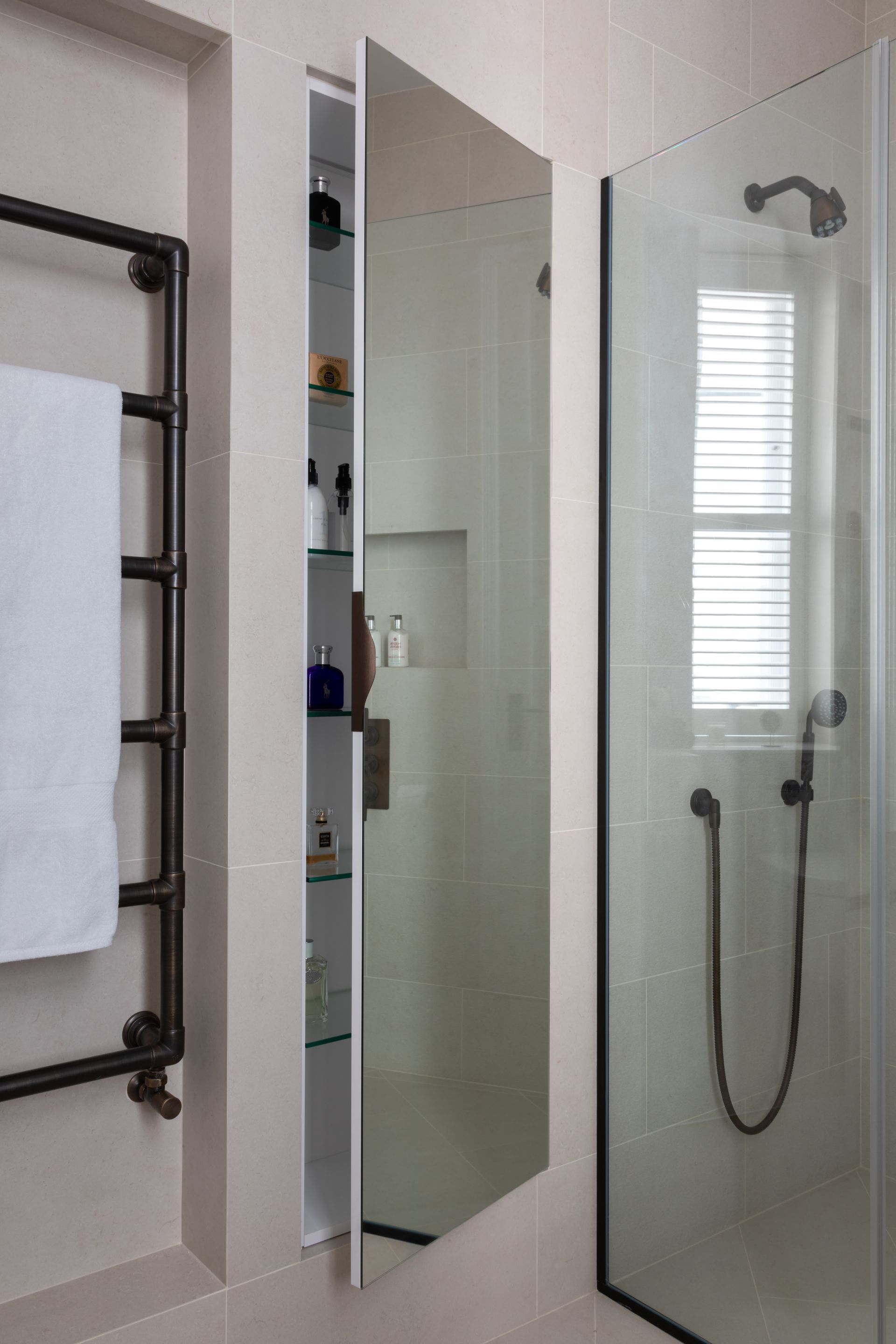 Organizing a bathroom: 10 ways to bring order to the space | Homes and ...